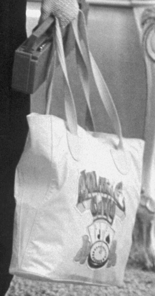 Desperately Seeking Susan's Yellow Bag - News Discussion - Madonna Infinity