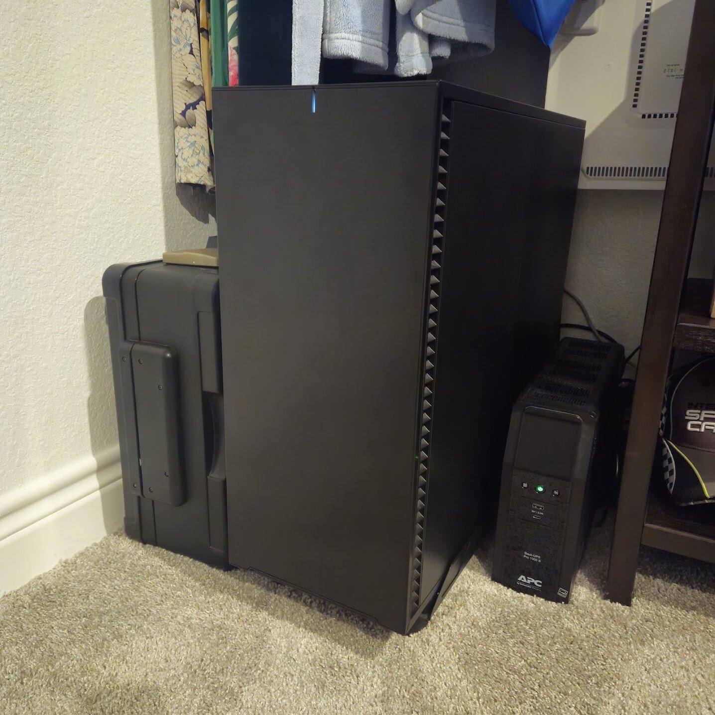 Expanding my current UNRAID server - need midsized rack suggestions ...