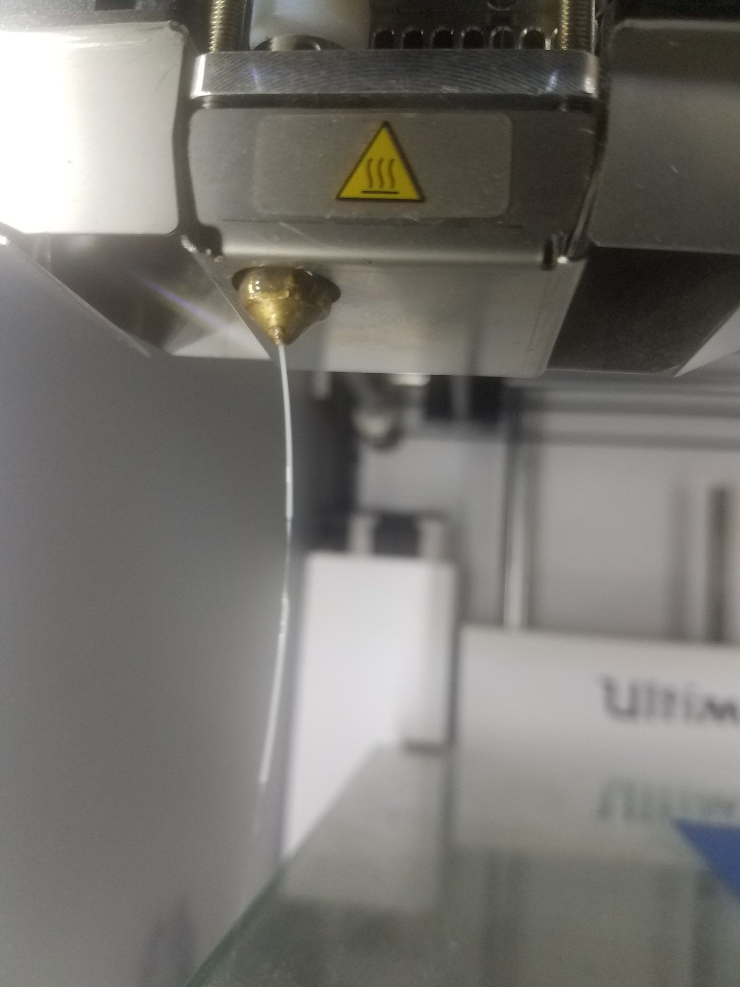 Filament is oozing out of the nozzle - Improve your 3D prints ...