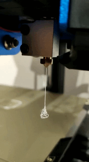 When the printer its at 200ºC but stopped, the plastic still flowing ...