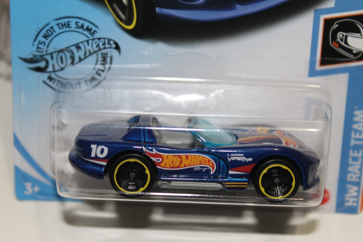 2020 Treasure Hunt Dodge Viper..... 2022 Mainline Dodge Viper - Hot ...