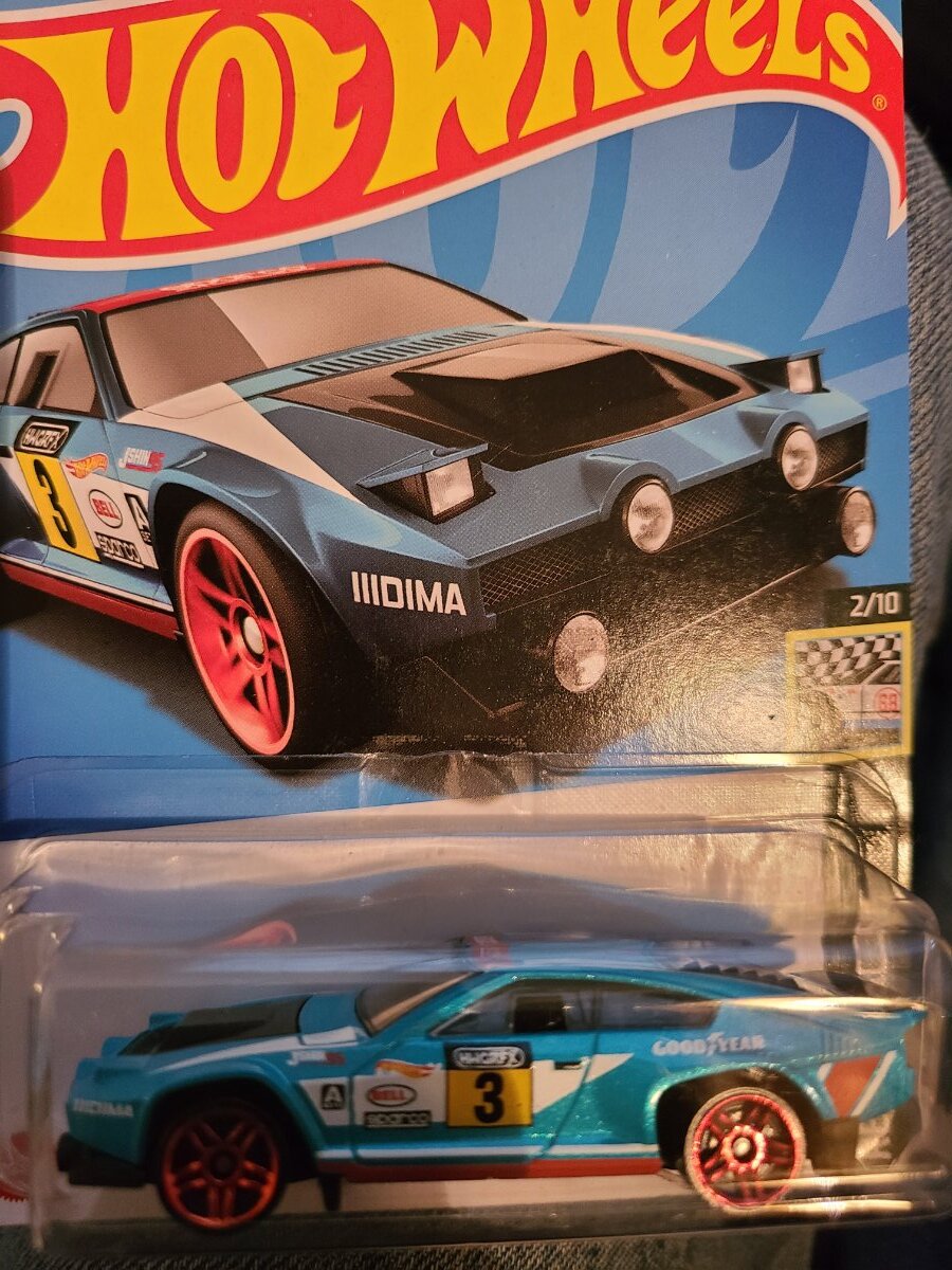 Car in case backwards - Variations and Errors - Mattel Creations