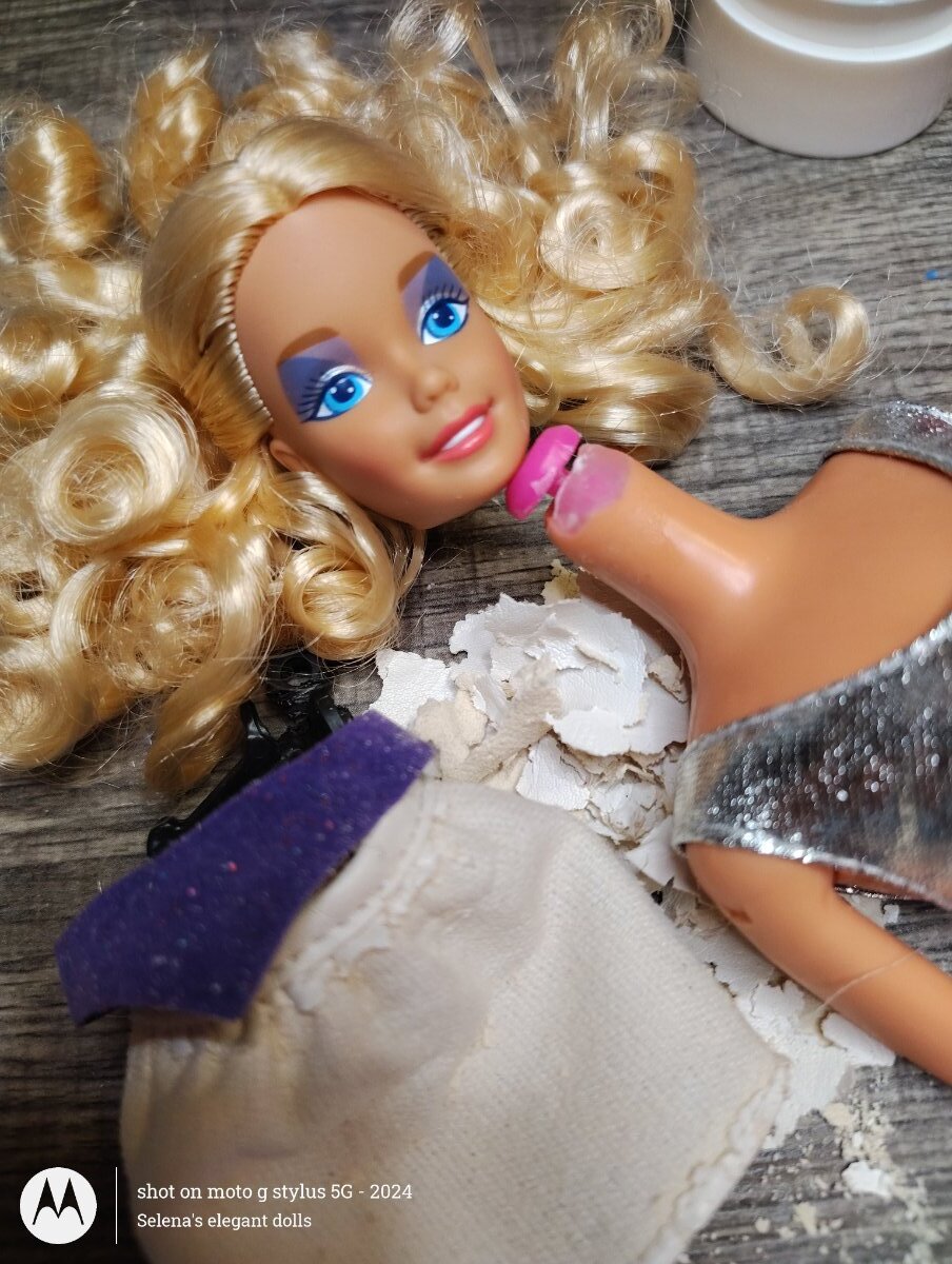 Reproduction Barbie necks breaking - Vintage and Reproduction Dolls ...