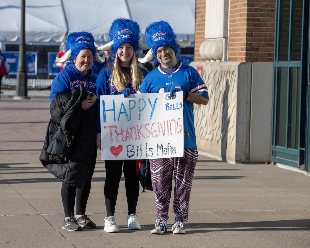 Bills Fans heading to the game at Ford Field - 2022 Buffalo Bills ...