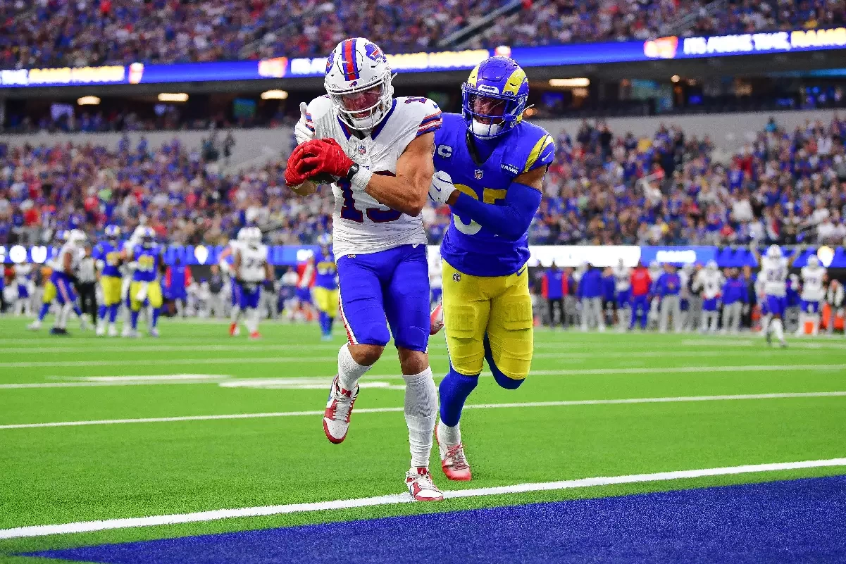 Mack Hollins makes a Josh Allen pass disappear into his hands and ...