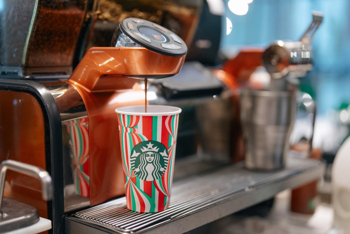 Starbucks debuts 2024 holiday cups & menu celebrating being 'Merrier ...