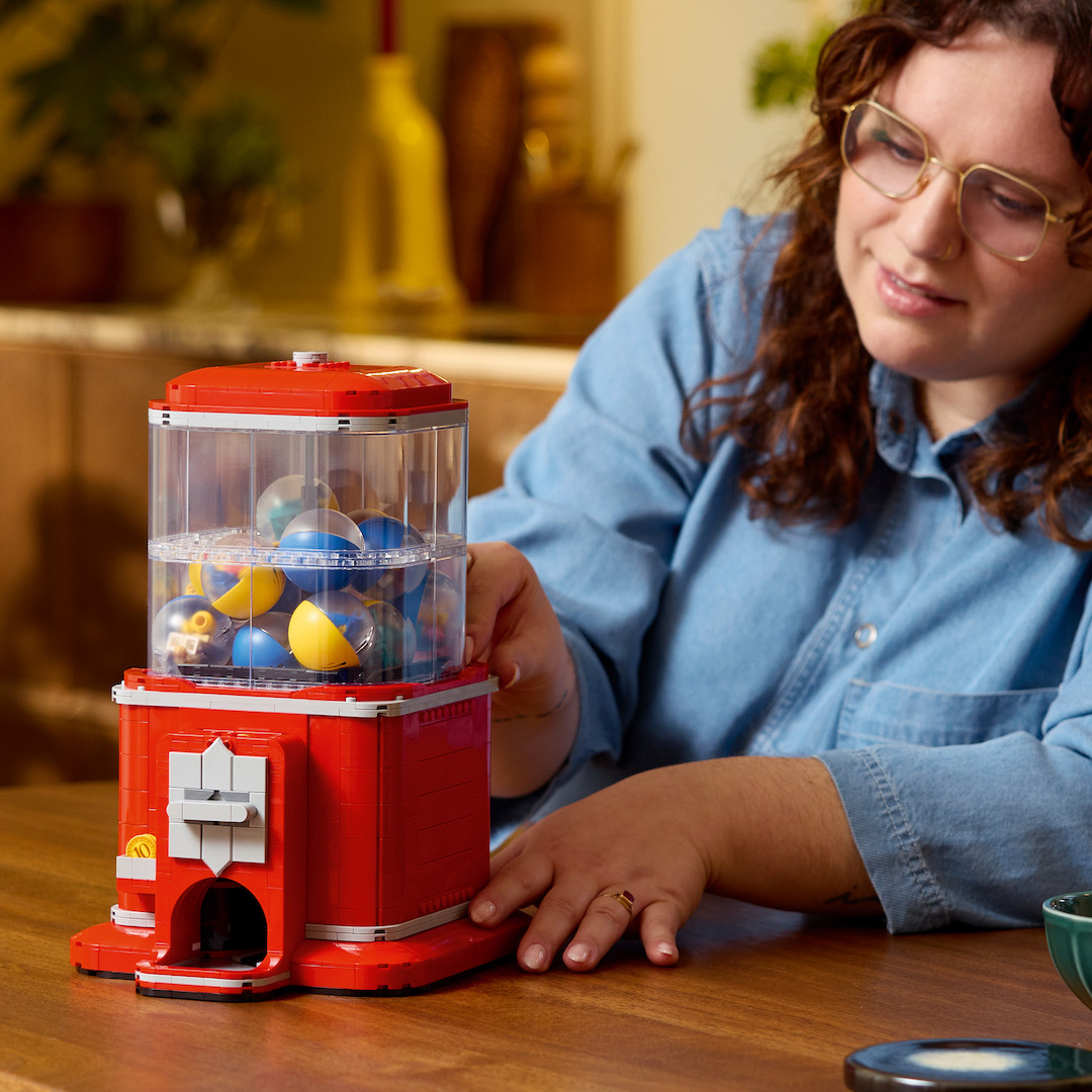 LEGO dispenses the fun with working Minifigure Vending Machine set ...