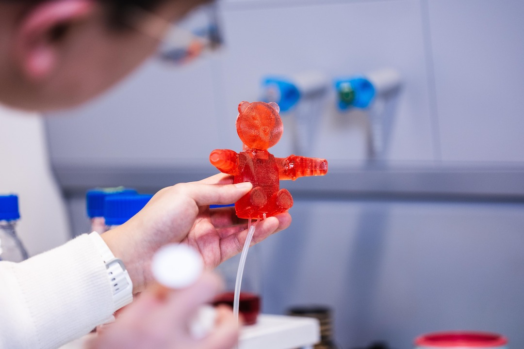 'RoboCake': an edible robotic wedding cake with dancing gummy bears ...