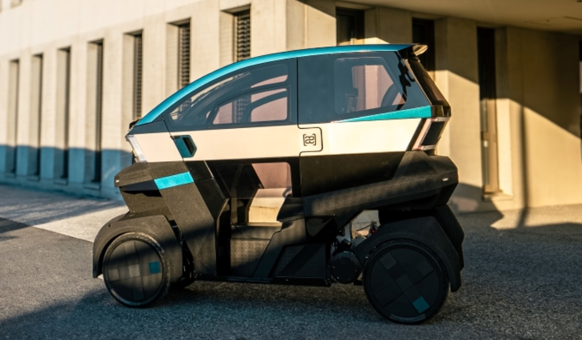 AEMotion's tilting EV is the 4-wheeled motorcycle-car mashup built for ...