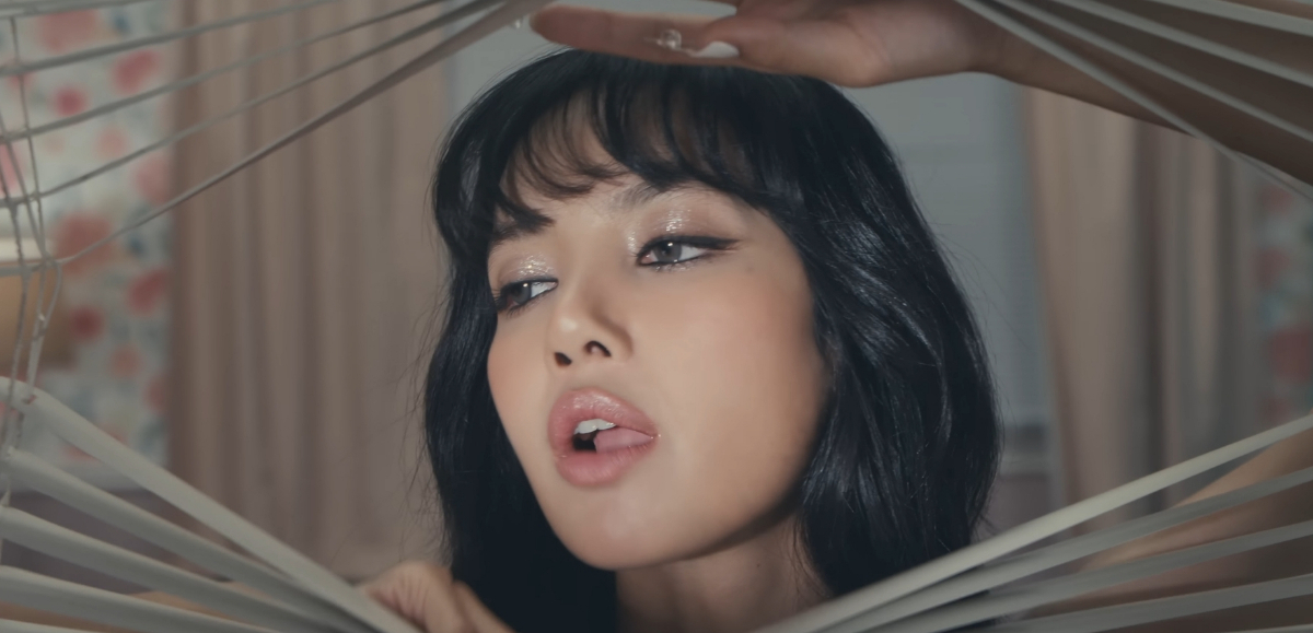 BLACKPINK's Lisa hosts one-day closet sale with all proceeds going to ...