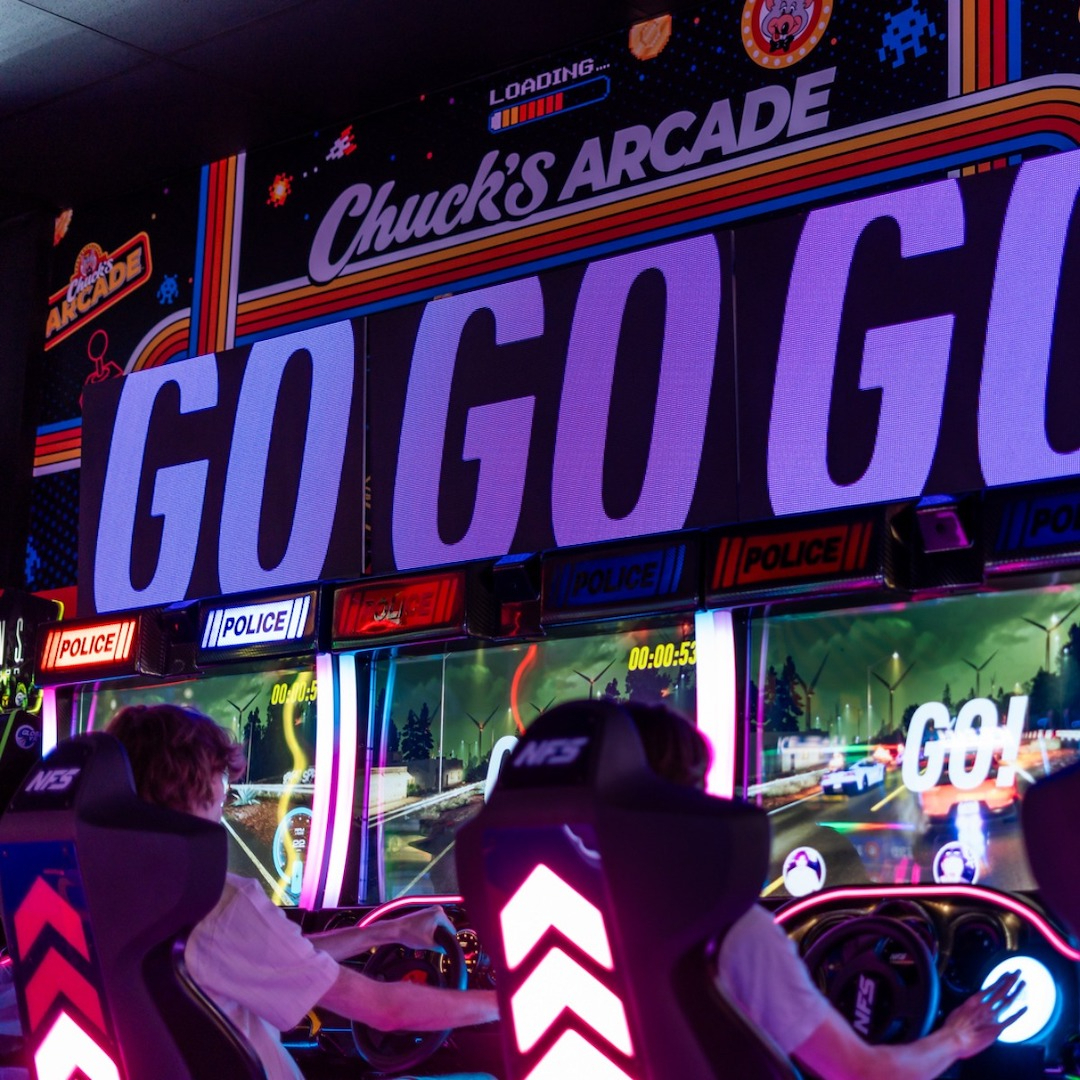Chuck E. Cheese plays up the nostalgia at retro 'Chuck's Arcades' for ...