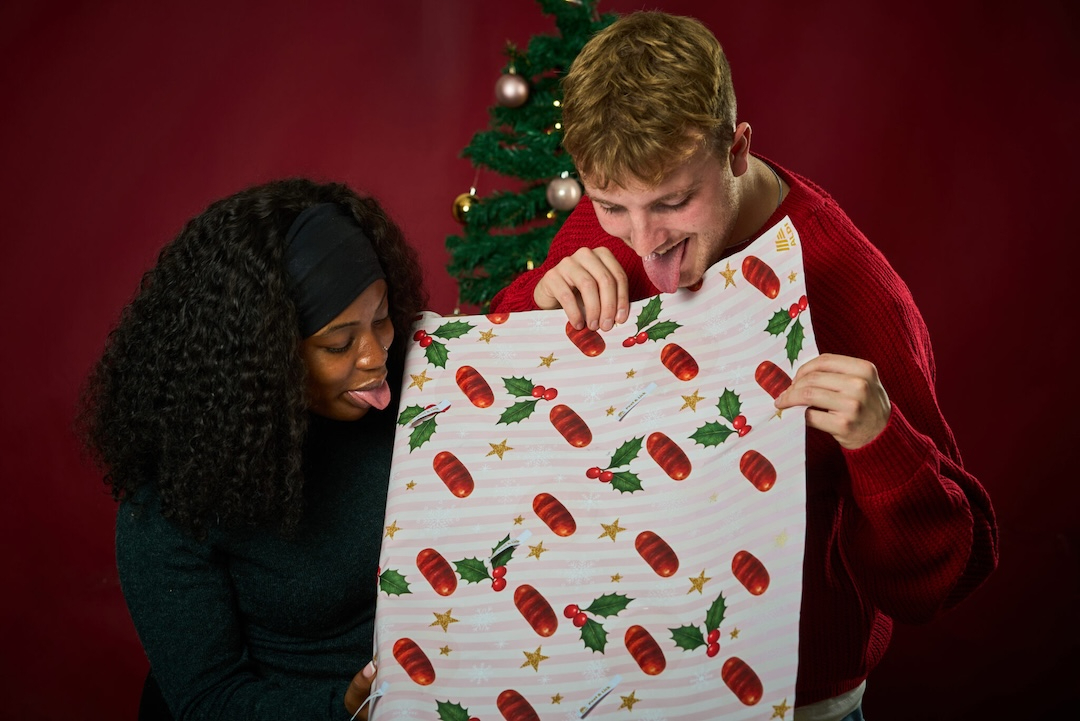 Aldi rolls out lickable wrapping paper that tastes like pigs in ...