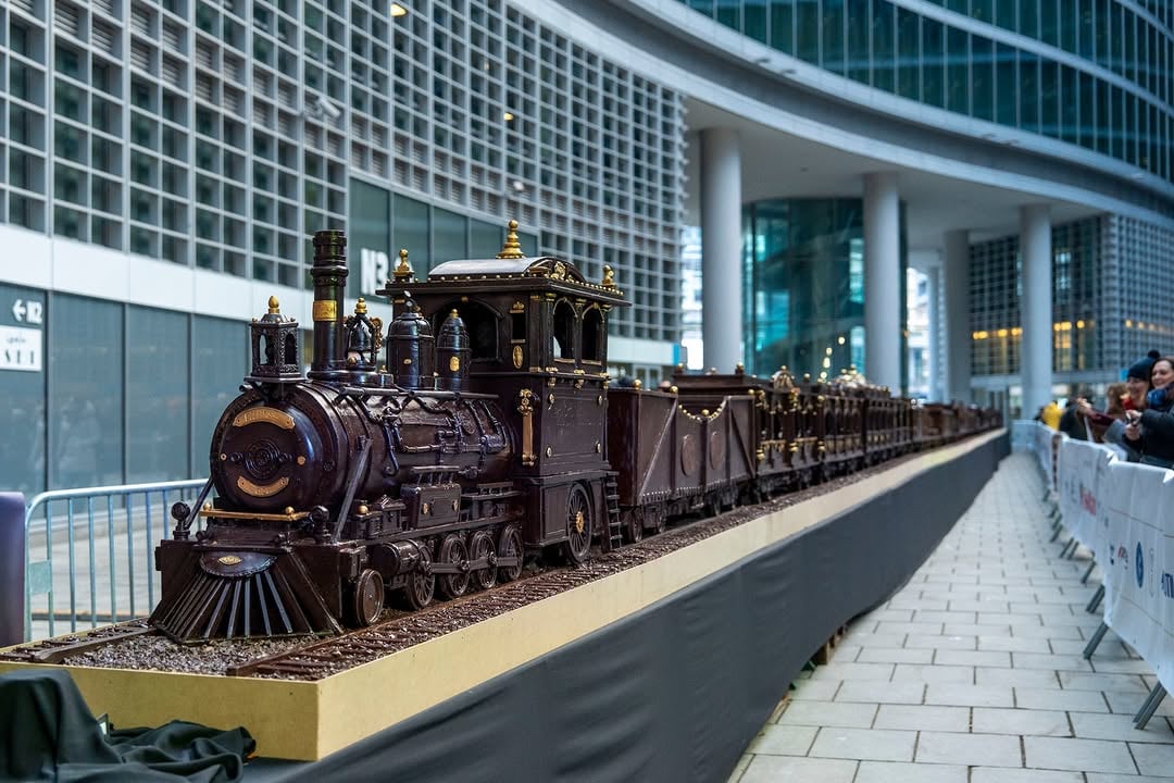 Loco for cocoa? 180-foot train is now the world's longest chocolate ...