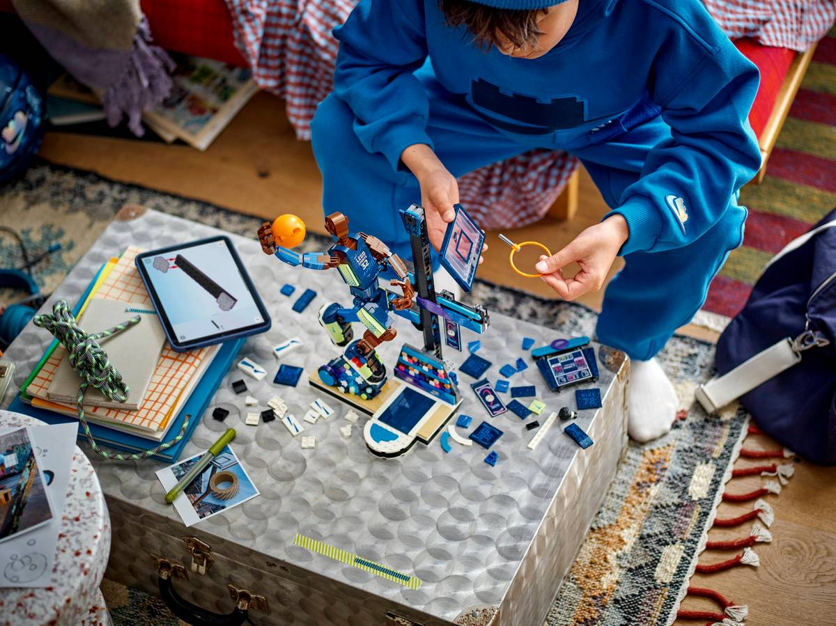 LEGO x Nike Slam Dunk set turns basketball culture into a brick-built ...