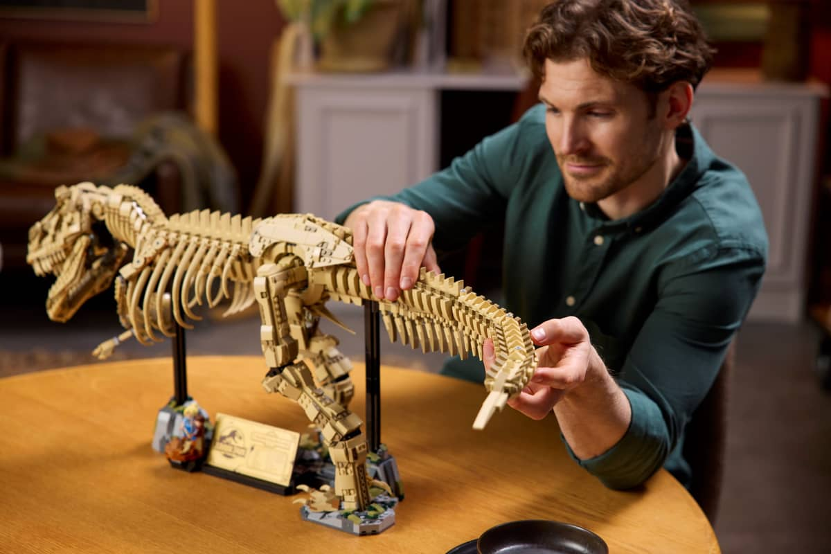 LEGO turns the Tyrannosaurus rex into a striking museum-style fossil ...
