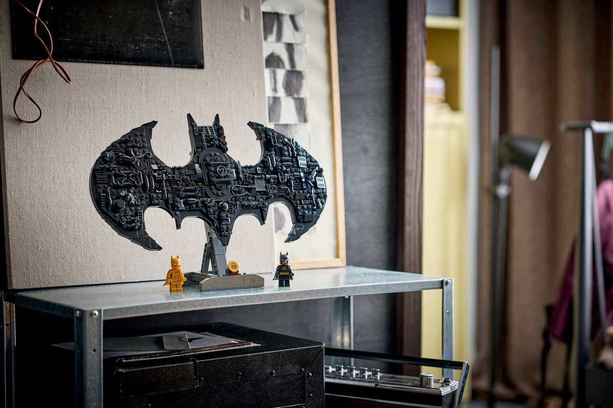 LEGO DC Batman logo brings Gotham's iconic emblem to center stage ...