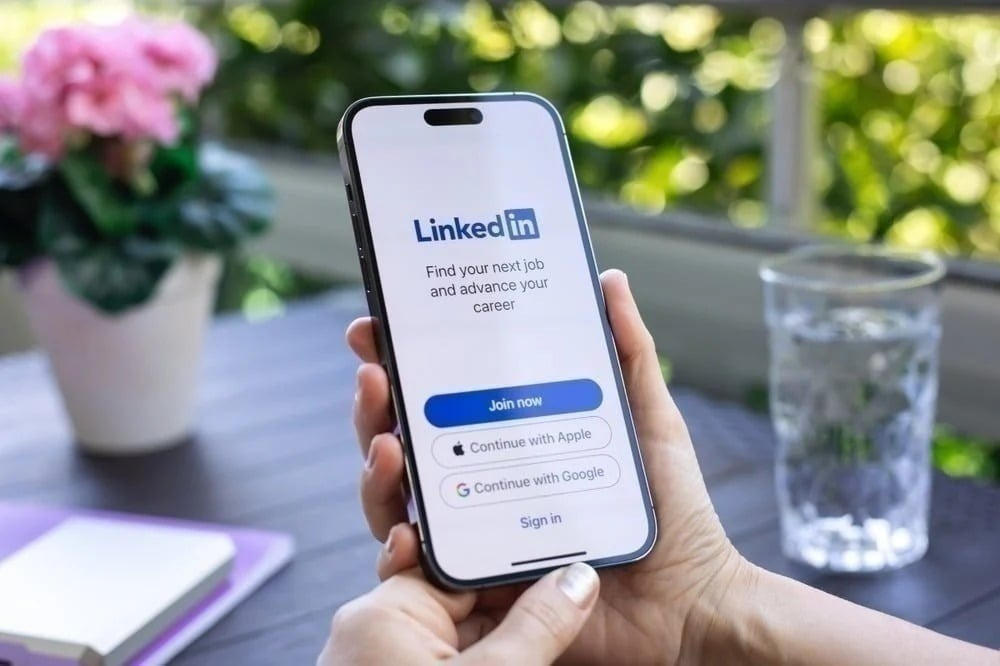 Is LinkedIn down? [February 23, 2026] - LinkedIn down? - DesignTAXI ...