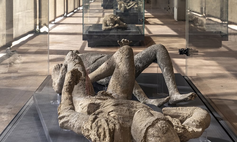Pompeii shows victims in their final moments in haunting new permanent ...