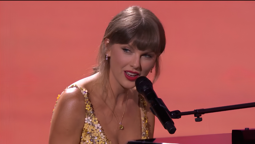 Taylor Swift celebrates Toy Story's legacy with live performance at ...